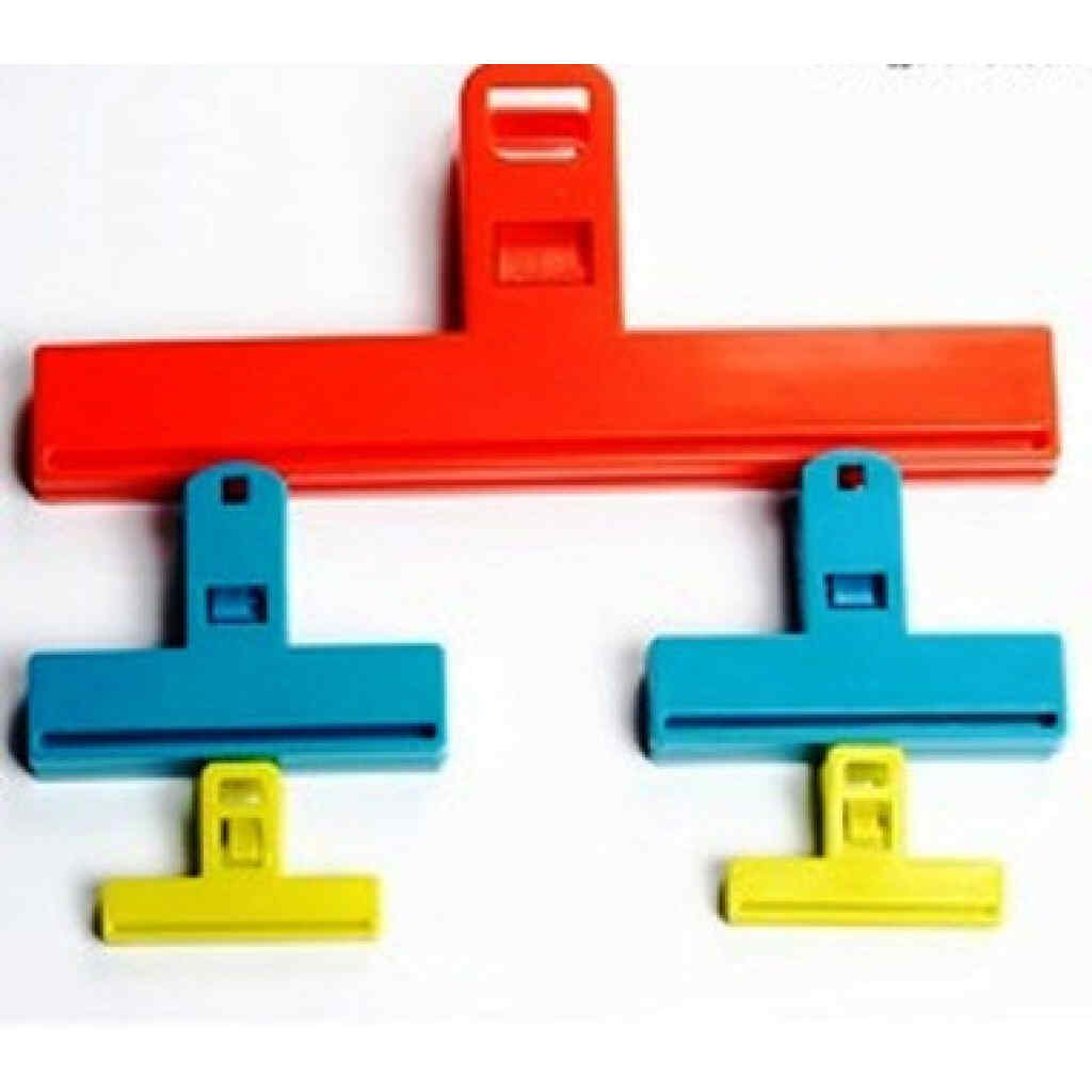 Set de 5 pinzas de plastico MARCA BENE CASA